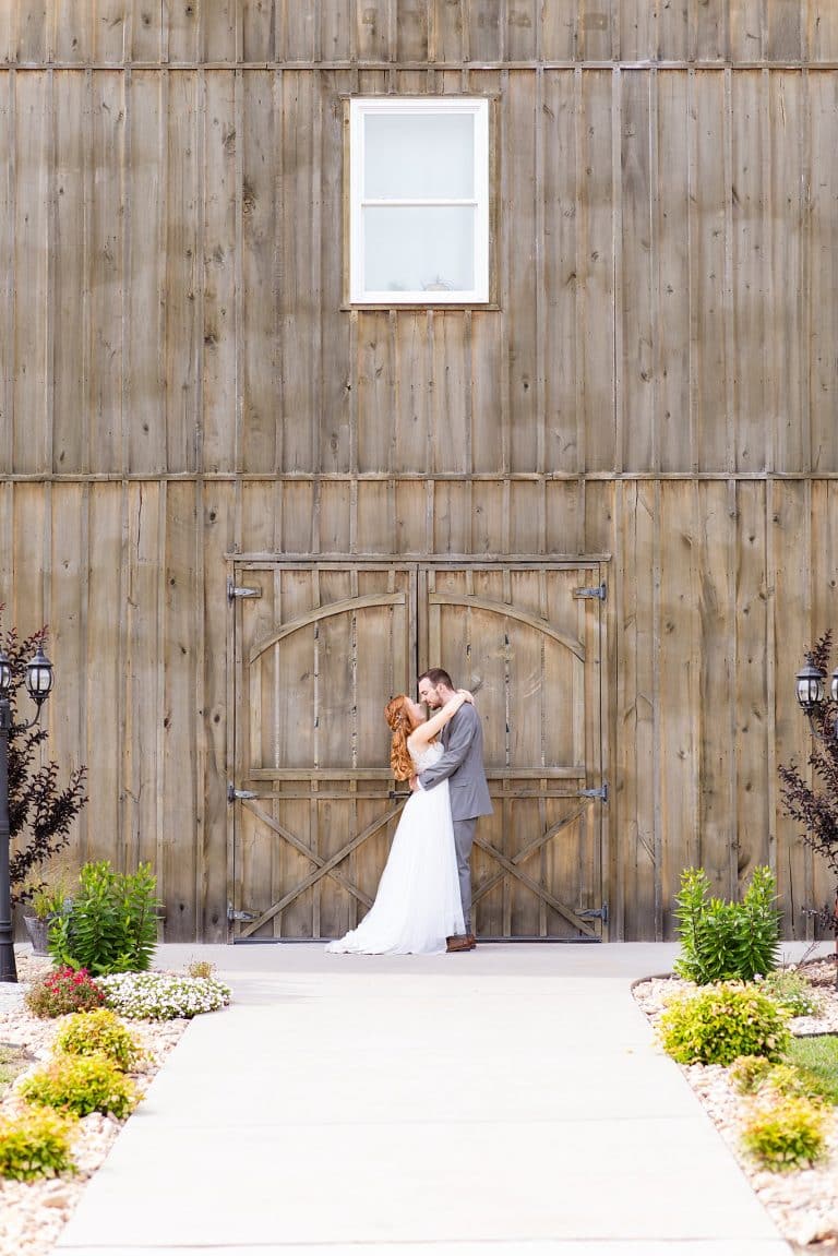 6 Absolutely Creative Wedding First Look Ideas You Must Copy | HCB